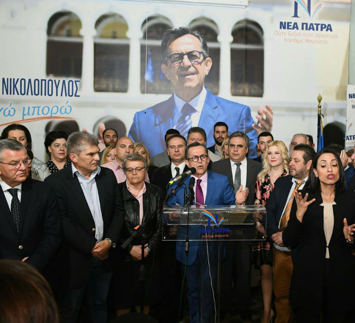 Αποθεώθηκε ο Νίκος Νικολόπουλος από το κοινό της Πάτρας στα εγκαίνια ...